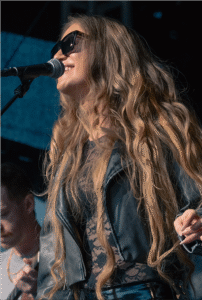 Mary Kutter – Country Singer-Songwriter | Music, Shows & Merch
